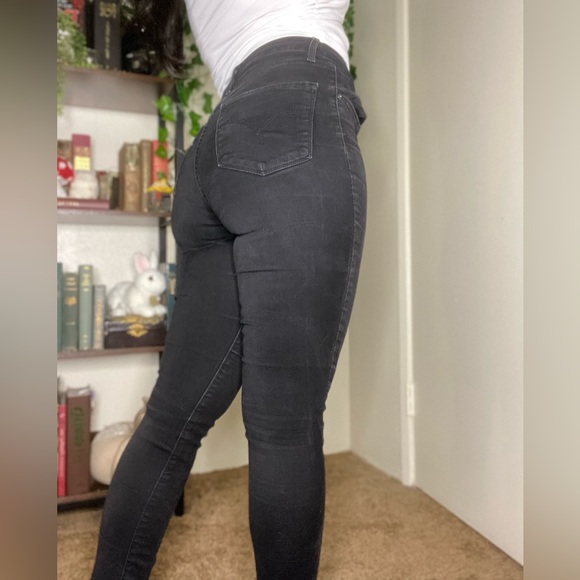 Levi's | Jeans | Levis 72 High Rise Skinny Black Figure Hugging ...